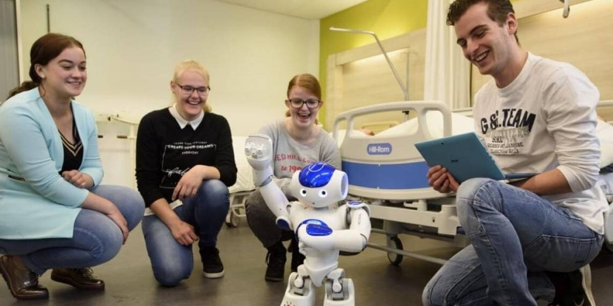 Minister De Jonge opent Future Care Labs ROC Midden NL | ICT&health