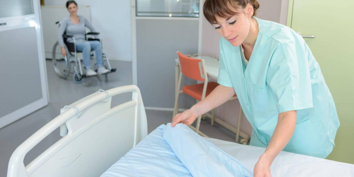 ‘We moeten toe naar minder handen aan het bed’ | ICT&health