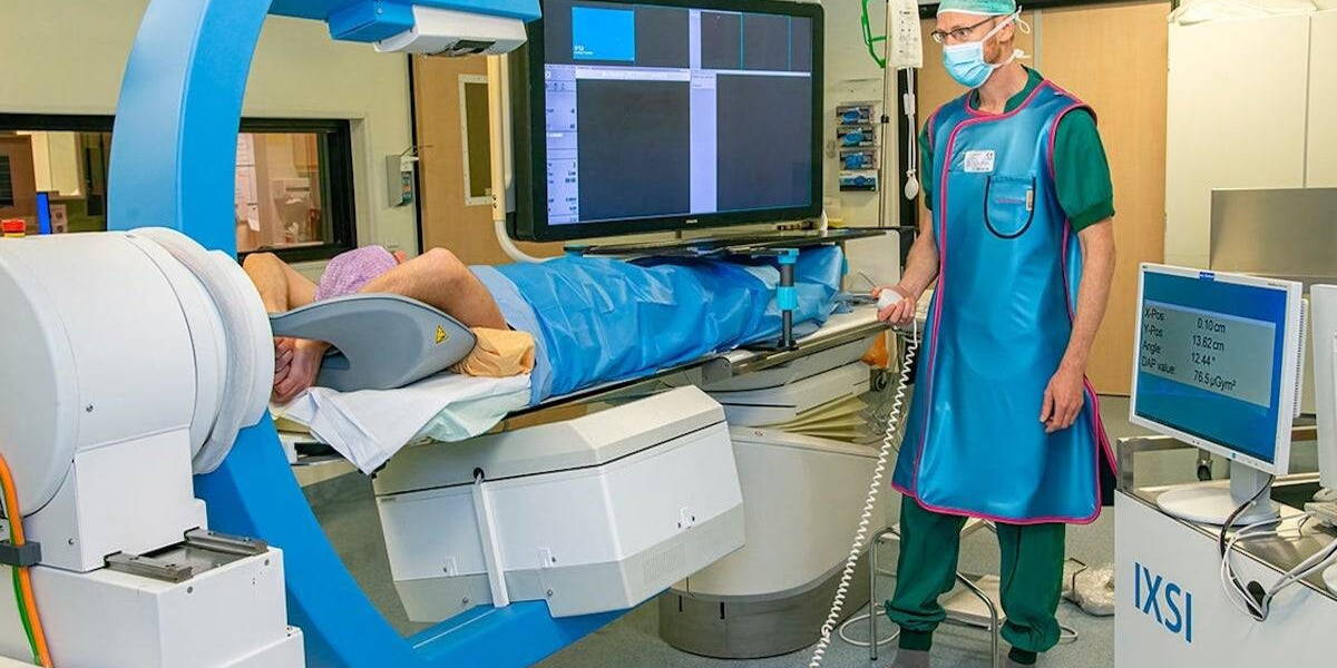 Vernieuwde hybride C-boog verlicht behandeling leverkanker | ICT&health