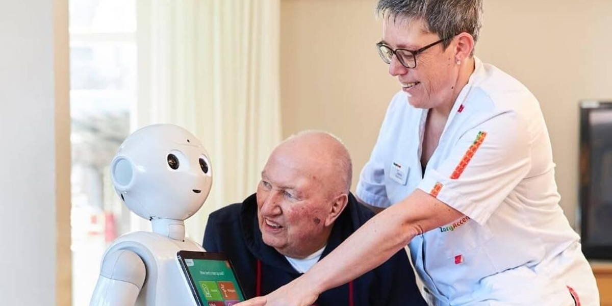 Pilotproject toont impact sociale robots in de ouderenzorg | ICT&health