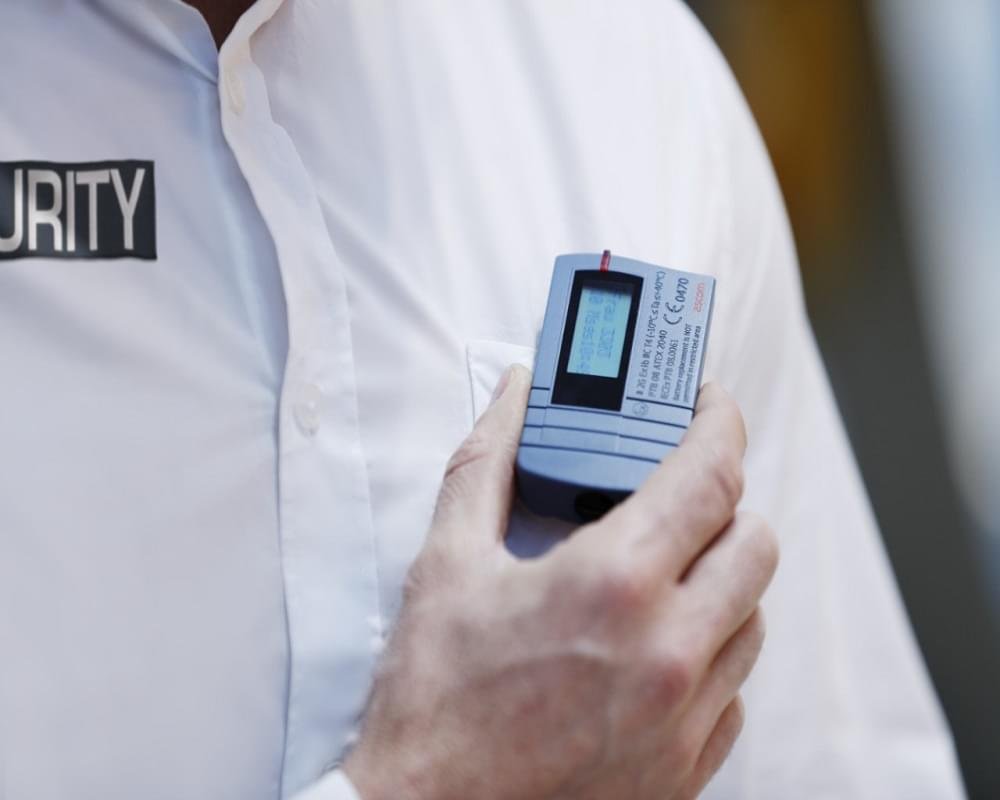 Ascom, Vcare bieden discreet alarm voor zorgverleners - ICT&health ...