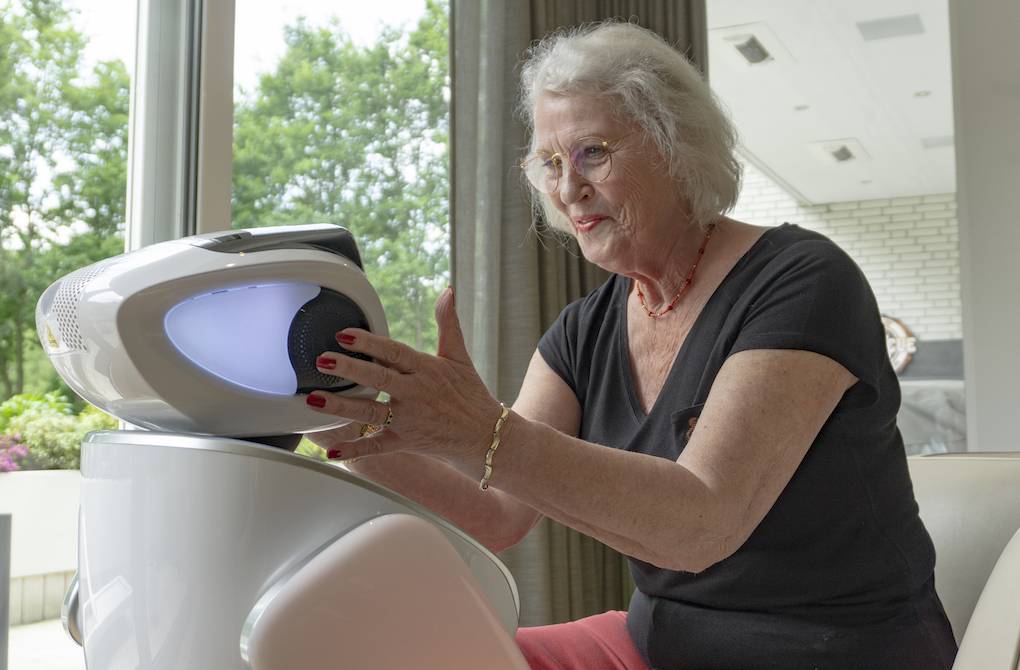 Zorgrobot steeds vaker ingezet in de ouderenzorg - ICT&health | Het ...