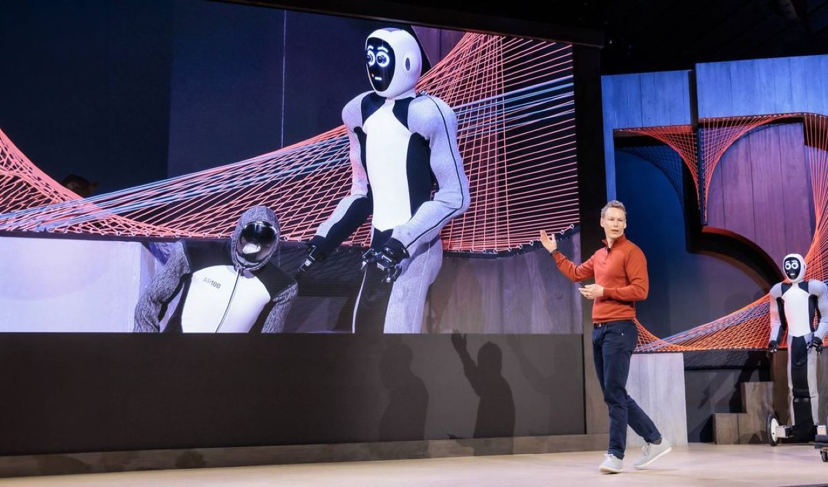 100 miljoen voor AI-robot NEO die kan helpen in huishouden - ICT&health ...