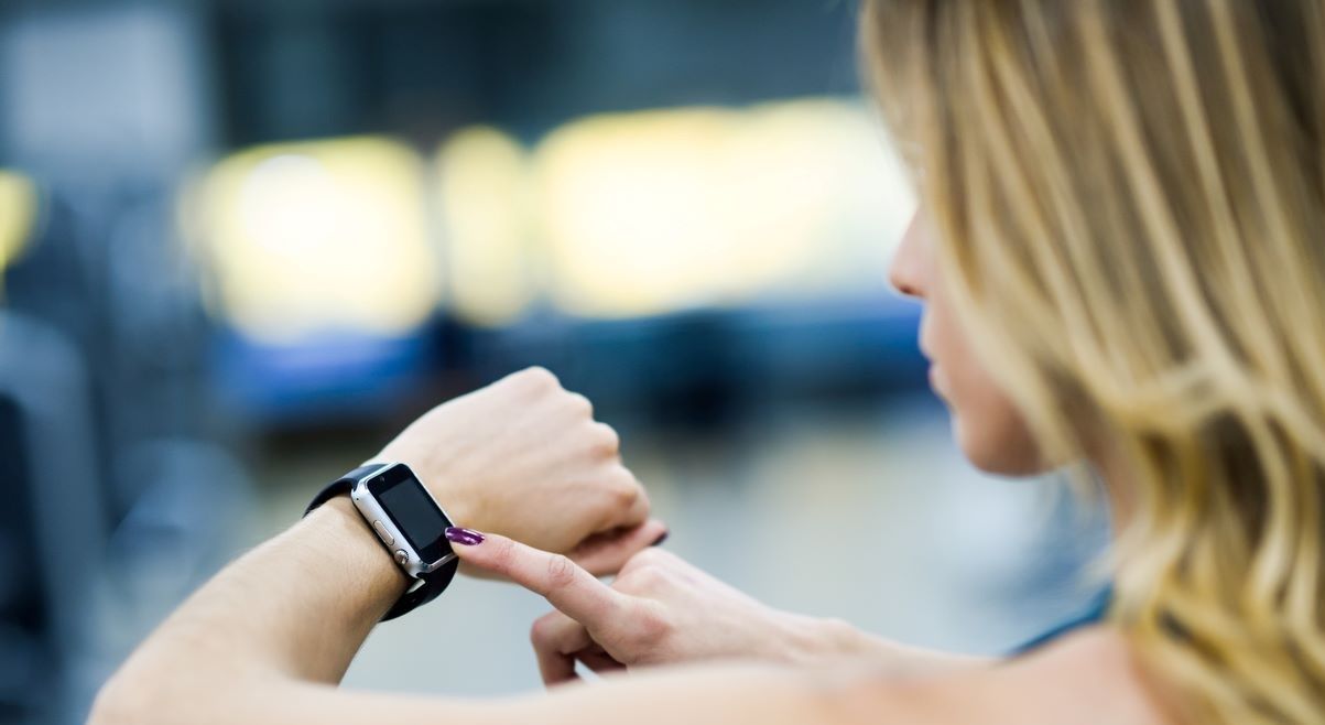 Wearables steeds belangrijker bij zorg op afstand - ICT&health | Het officiële kennisplatform ...